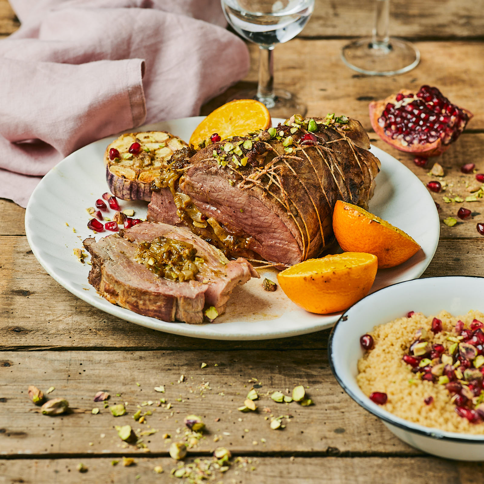 Rôti de gigot d’agneau farci à la pistache - J'adore l'agneau